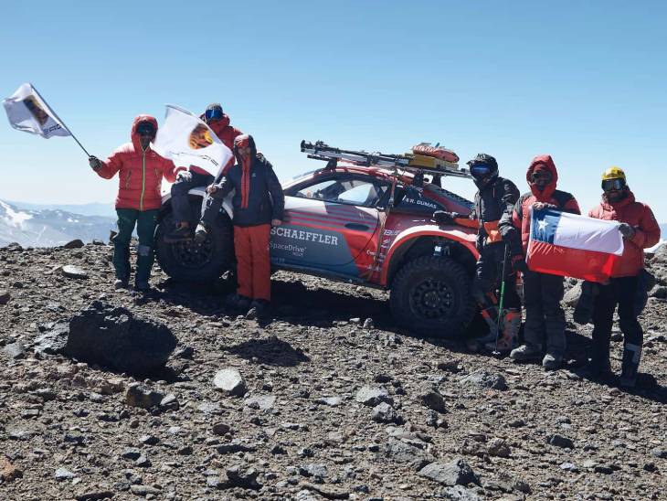 6,734m. Porsche 911 becomes the first car to reach altitude | 6,734 मी ...