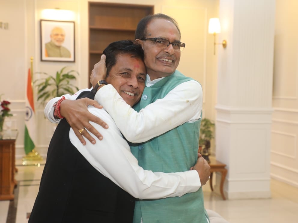 Multai MLA met CM after victory | जीत के बाद सीएम से मिले मुलताई विधायक ...