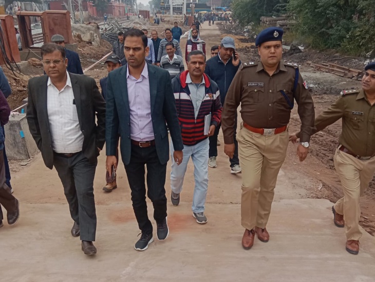 Railway officials visited Dholpur RPF Security Commissioner along with ...