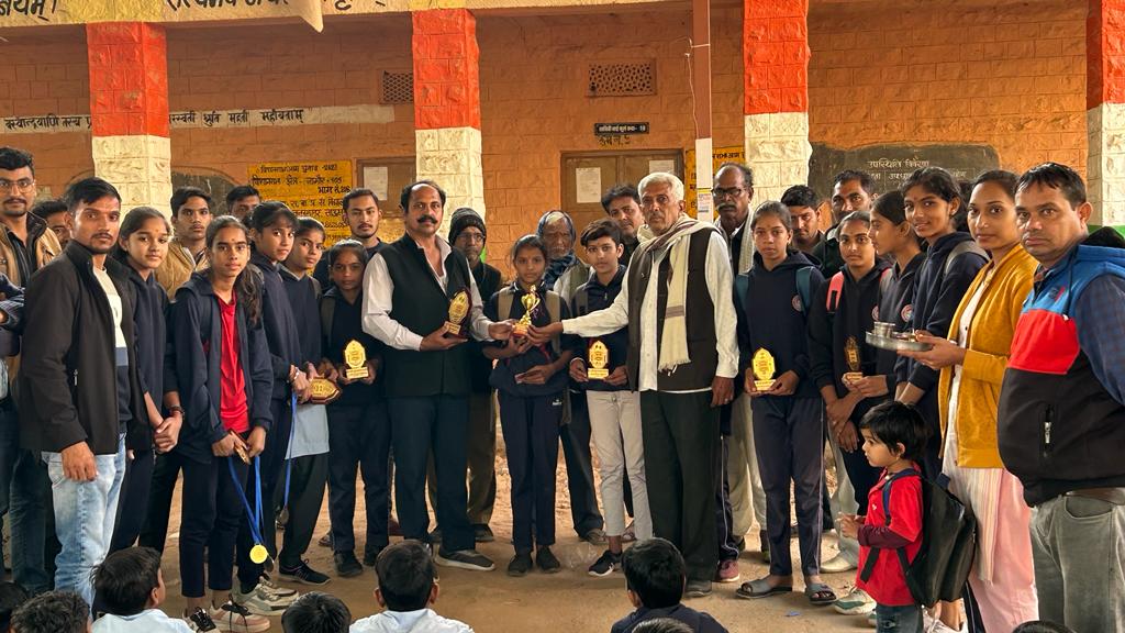 Girls sports competition was organized, Tausar Sanskrit Vidyalaya won ...