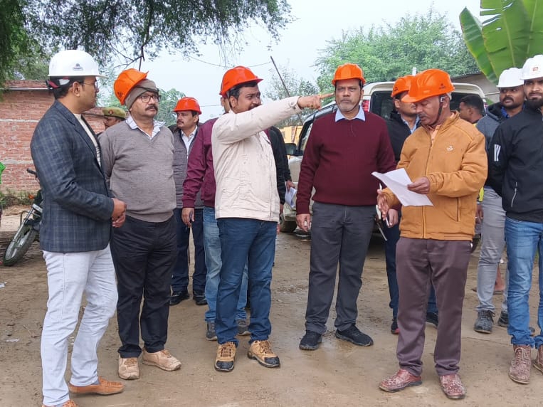 DM inspected the medical college under construction in Kaushambi