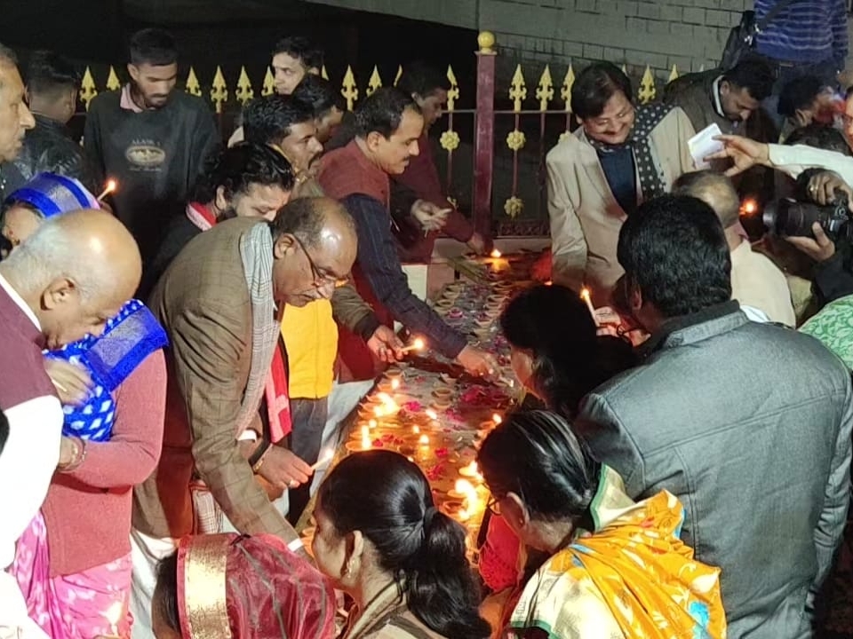 Lights were lit on the statue of Emperor Yashodharman and Vijay Stambh ...