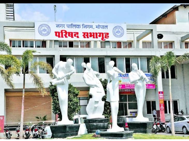 Ignoring the orders of Bhopal District Collector | भोपाल जिला कलेक्टर ...