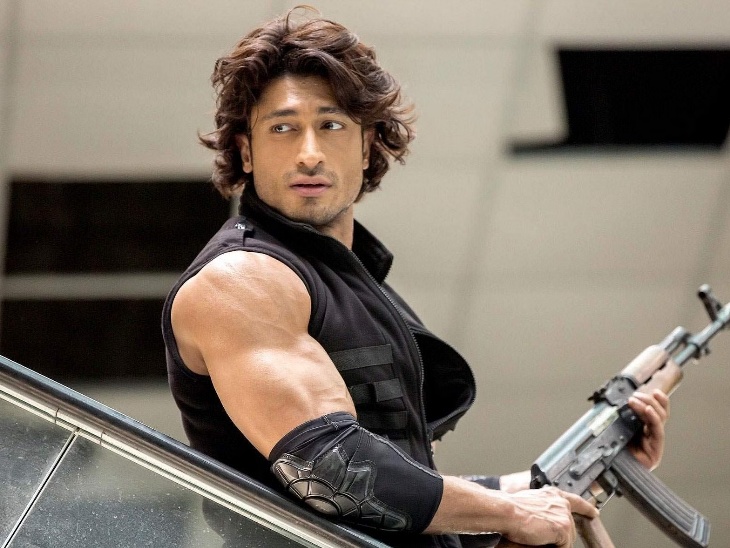 Vidyut spends time in the forest once a year | વર્ષમાં એકવાર જંગલમાં સમય પસાર કરે છે વિદ્યુત ...