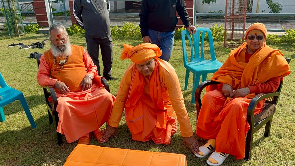 Saffron chola is a symbol of Sanatan Dharma: Bindal | भगवा चोला सनातन ...