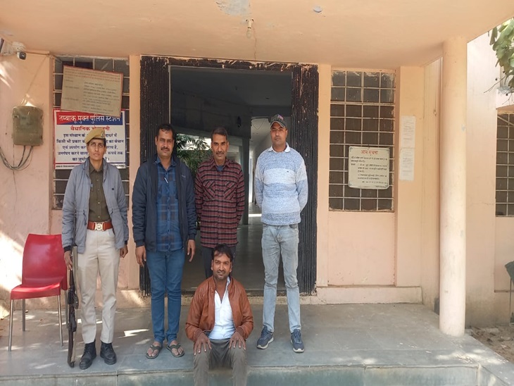 Mantown Police arrested the criminal carrying a reward of Rs. 10,000 ...