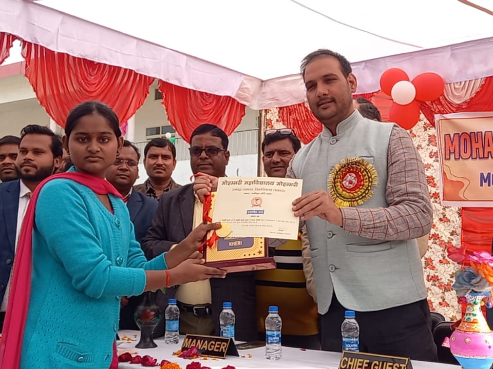 Governor honored Manik Gupta with gold medal | मानिक गुप्ता को गोल्ड ...