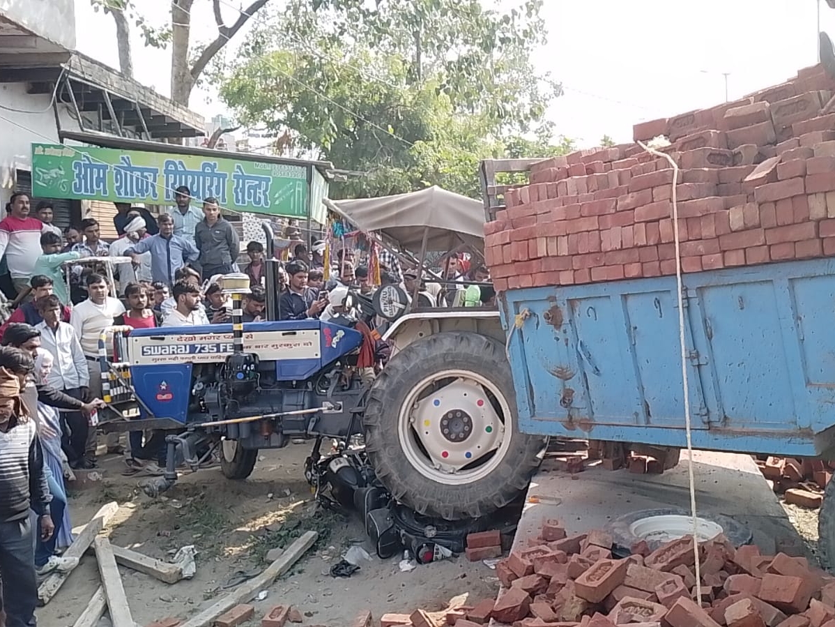 Wheel of moving tractor came out...engine mounted on two bikes | चलते ...