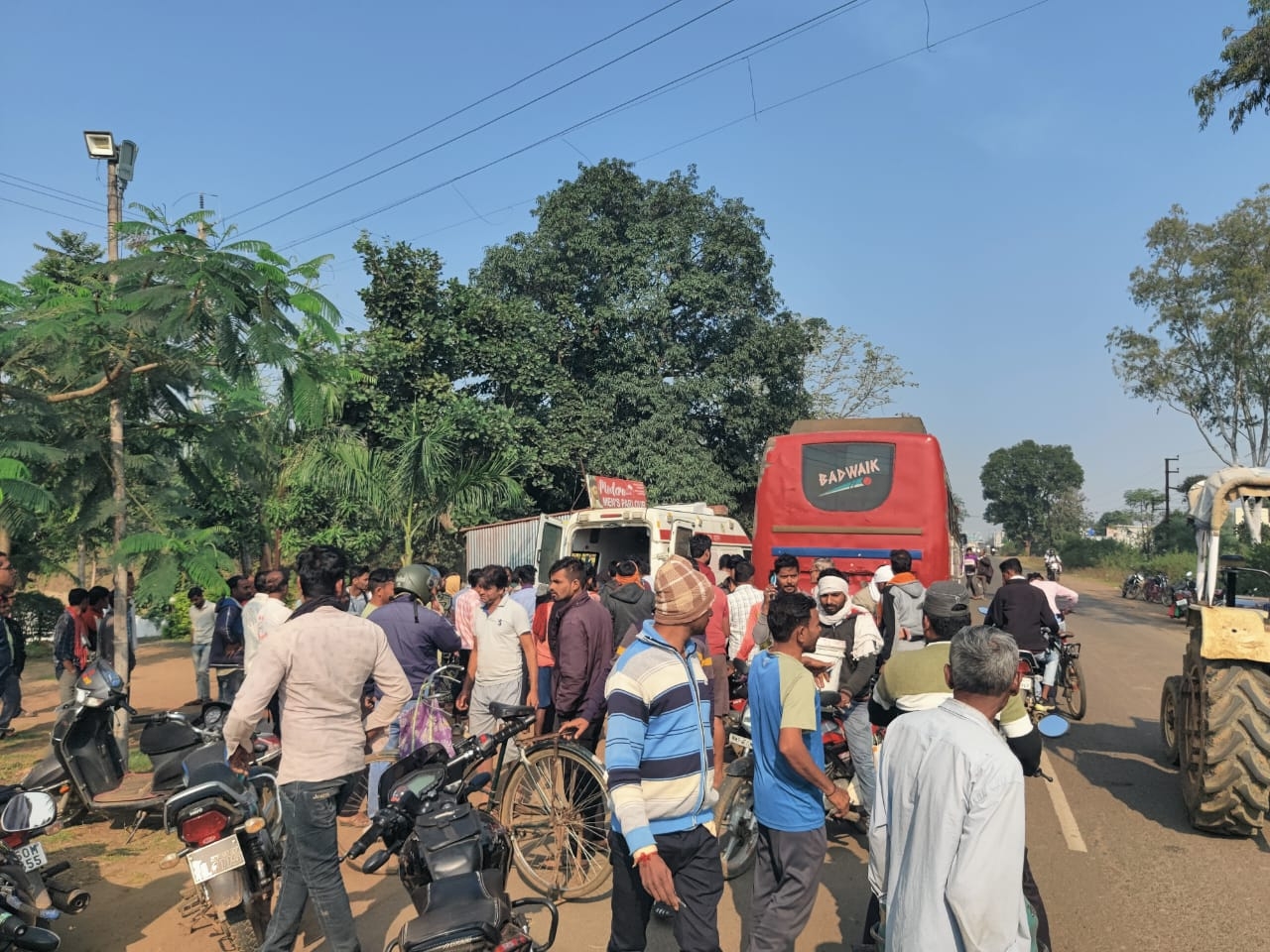 Road accident in Katangi police station area | कटंगी थाना क्षेत्र में ...