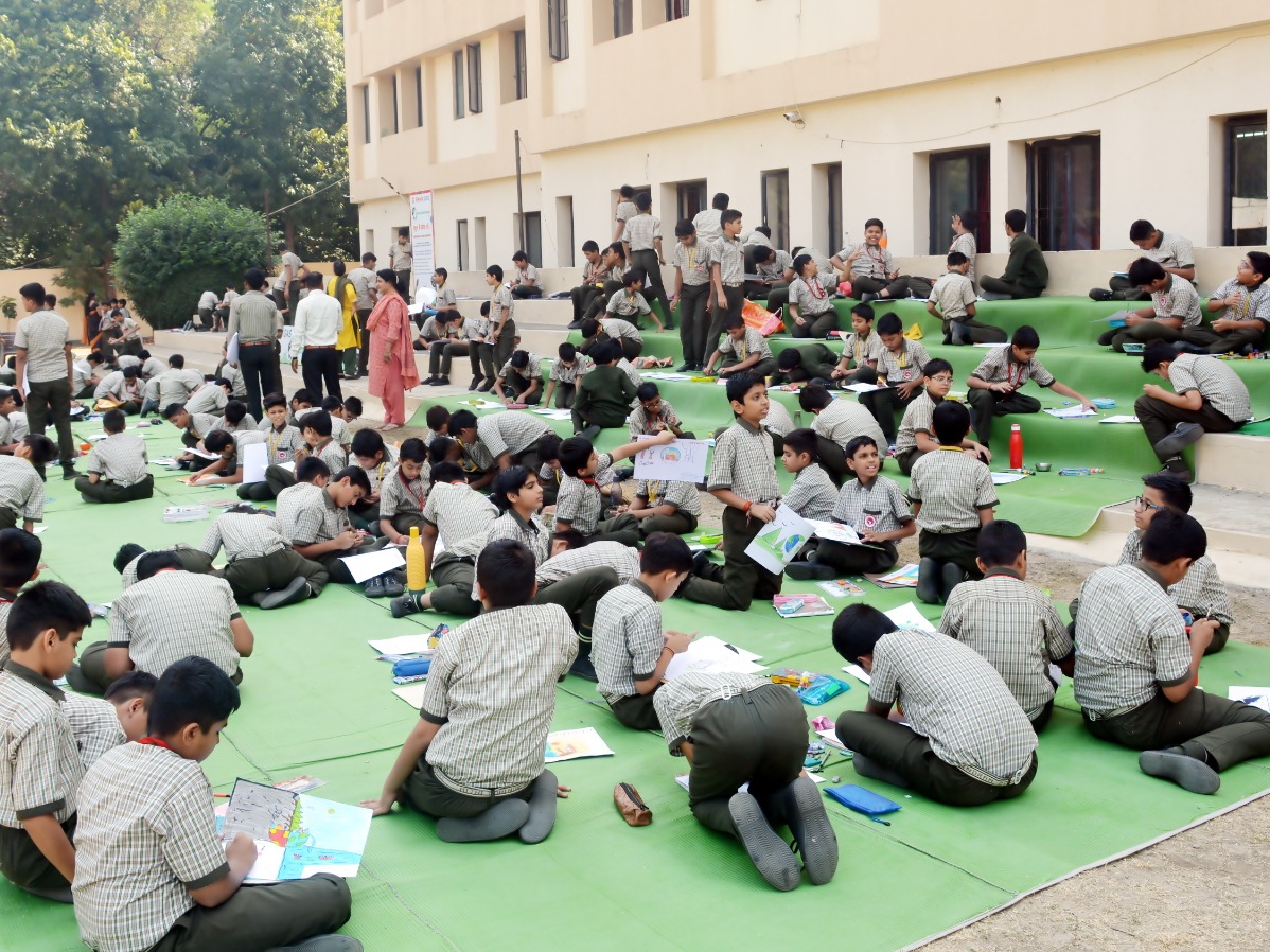 Painting competition in Mithi Govindram Public School | मिठी गोबिंदराम ...