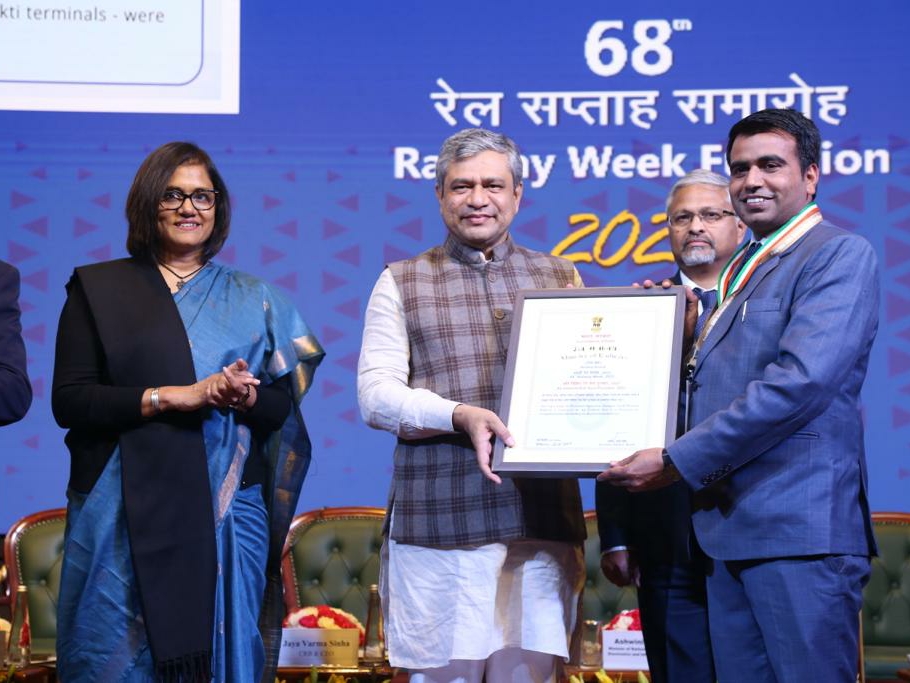 Vijay Singh Meena of Todabhim honored in Delhi | टोडाभीम के विजय सिंह मीणा को दिल्ली में किया ...