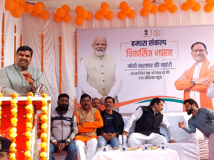 MP Vijay Baghel clicked selfie with Modi | सांसद विजय बघेल ने मोदी के ...