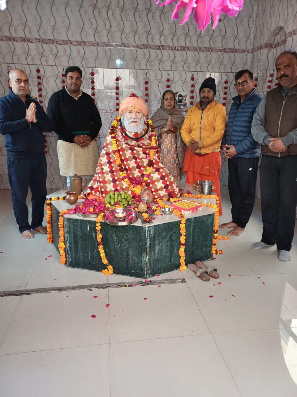 Temple workers celebrated the death anniversary of Maharaj Parmeshwar ...