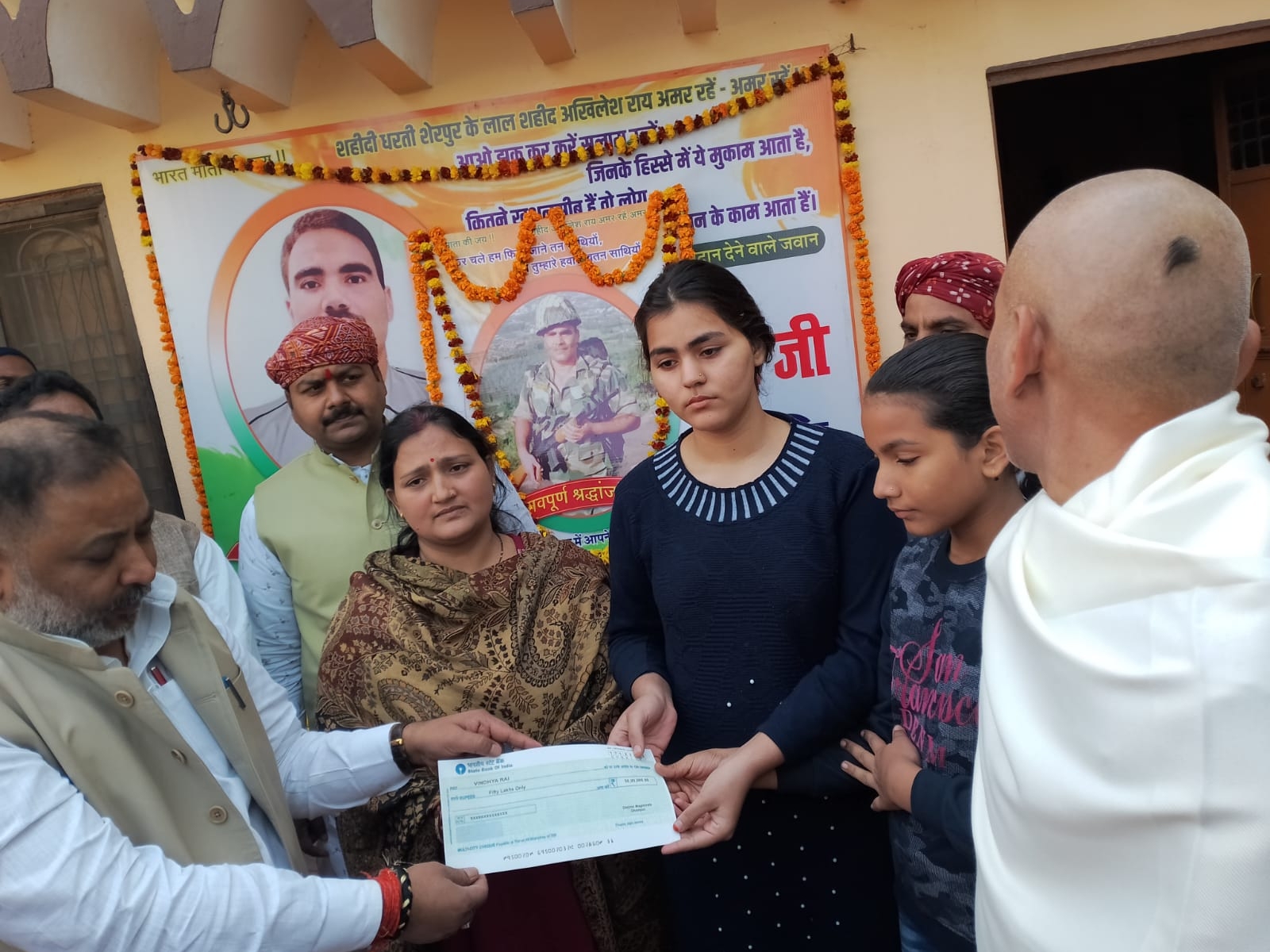 Transport Minister Dayashankar Singh reached the village of martyr ...