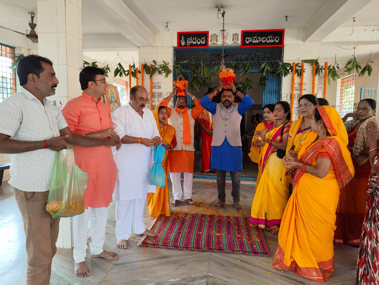 Akshat Kalash Invitation Yatra reached Chhindgarh | अक्षत कलश आमंत्रण ...