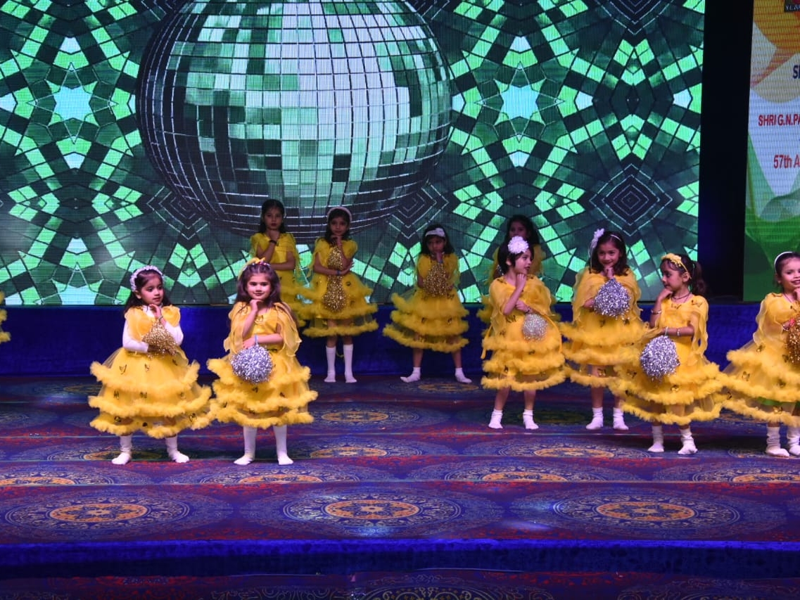 Annual function of KB Patel Gujarati Girls School held in Indore