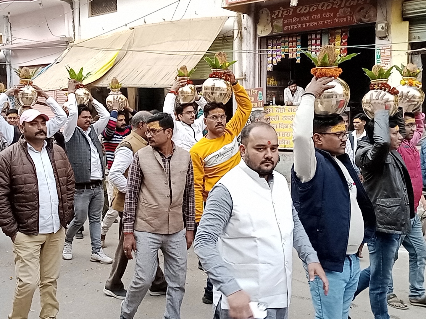 Welcome of Akshat Kalash worshiped in Shri Ram temple in Mirzapur ...