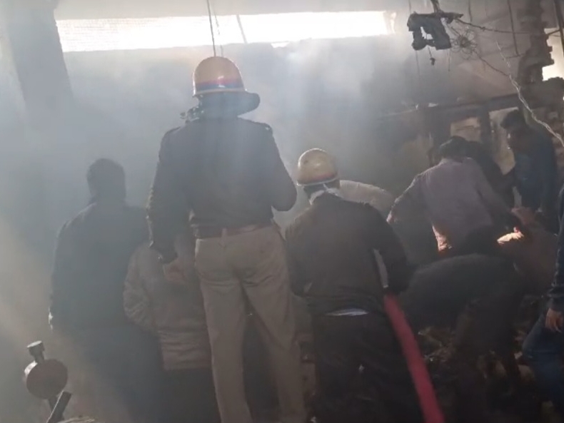 Fire breaks out in transformer wire manufacturing factory ...