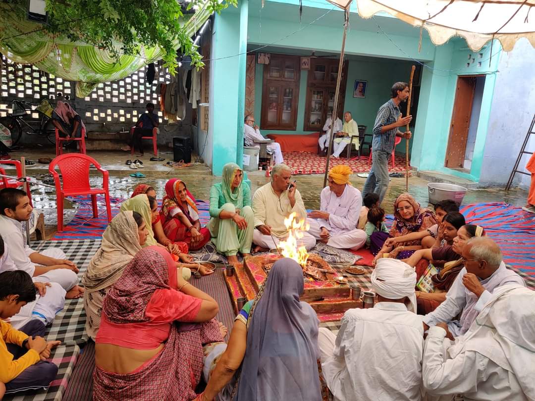 Tried to pay homage to the martyrs by performing havan-sacrifice. | हवन ...