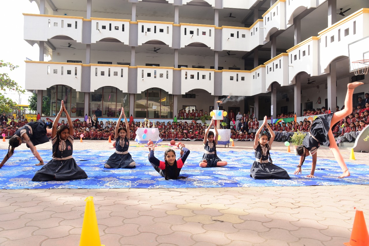 School children did yoga dance | स्कूल के बच्चों ने किया योग डांस ...