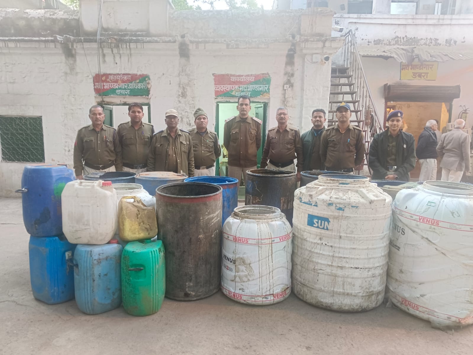 Excise department's action on illegal liquor | अवैध शराब पर आबकारी ...