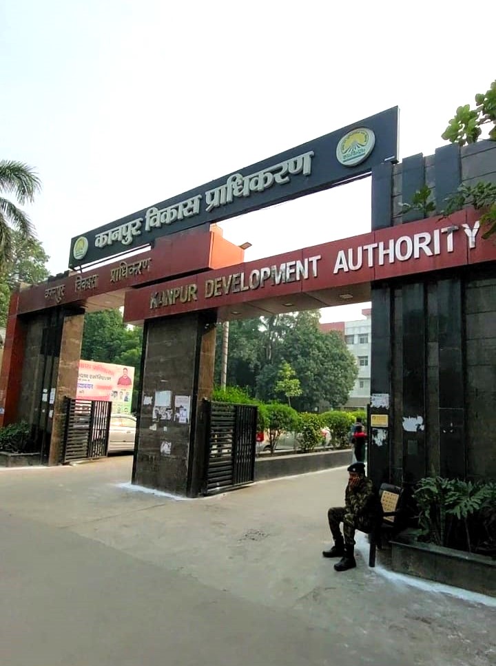 KDA, Kanpur News, Kanpur, Kanpur KDA VC, Builder misbehaved with KDA VC ...