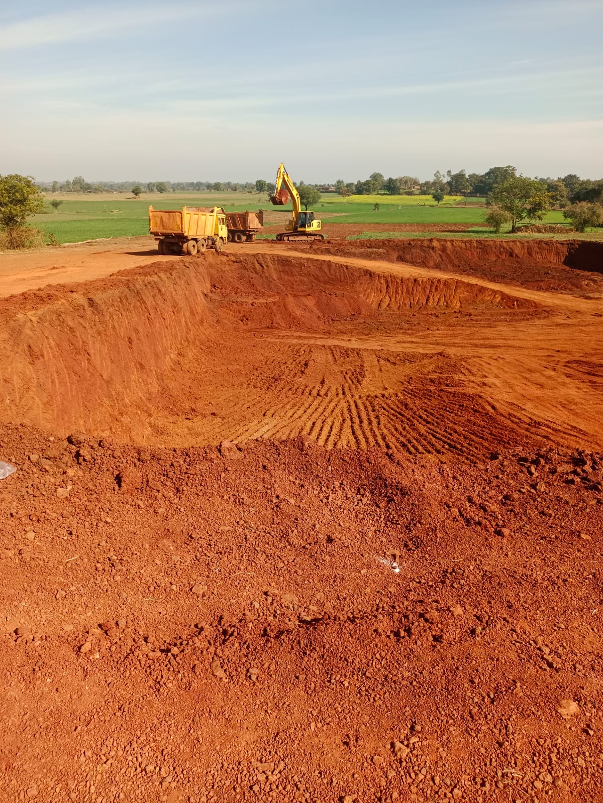 Illegal excavation is being used in road construction. | अवैध उत्खनन कर ...