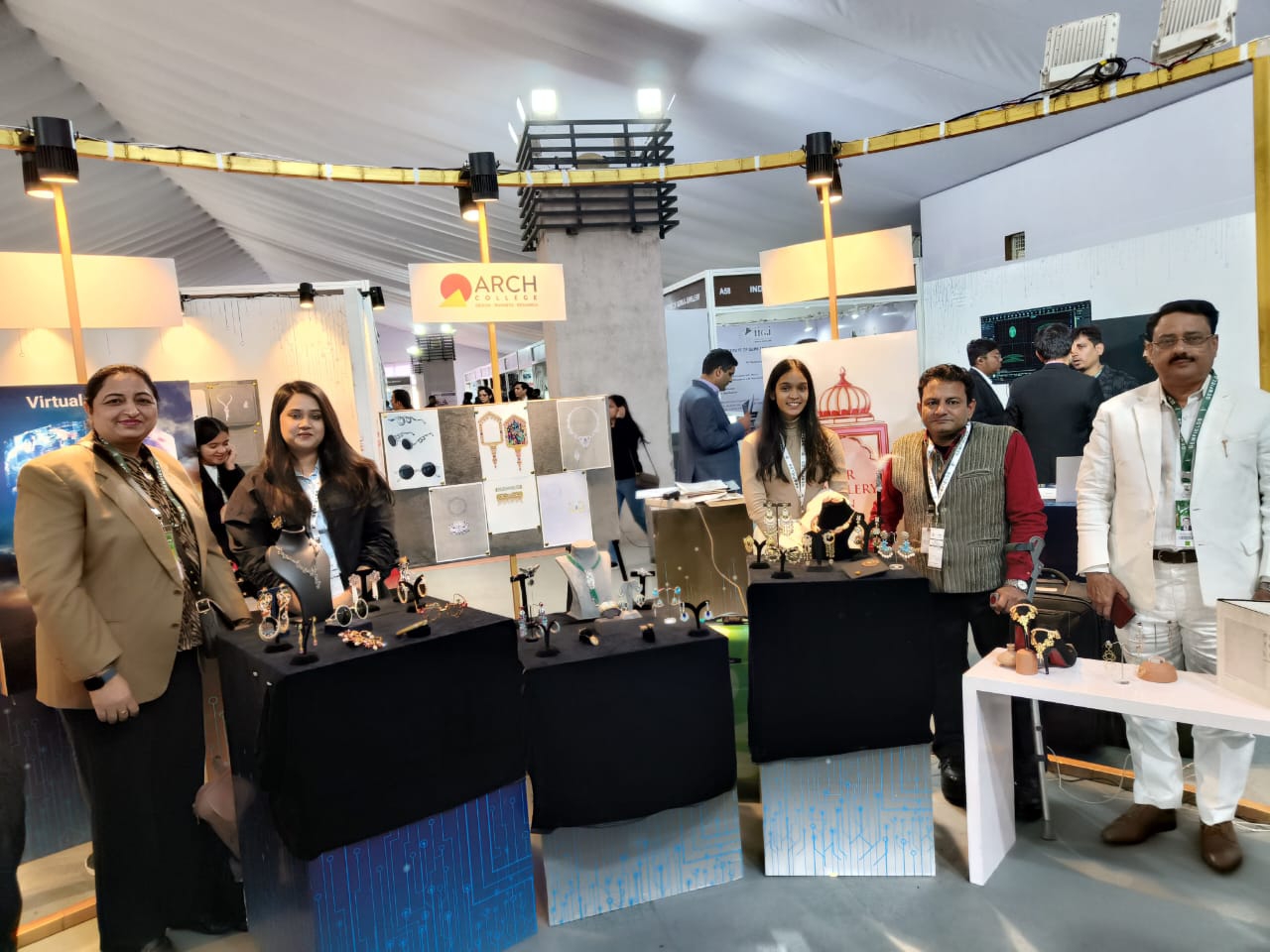 Creative colors of students seen in jewelery design | ज्वेलरी डिजाइन ...