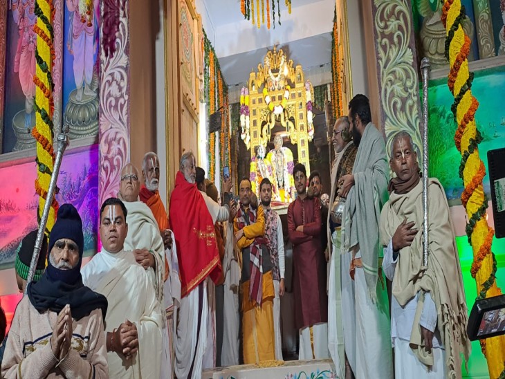 Lord Ranganath gave darshan from Vaikuntha gate | बैकुंठ द्वार से दिए ...