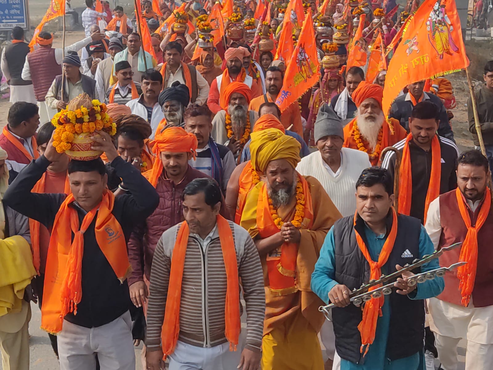 Worshiped Akshat Kalash reached Sampla, procession took place with band.