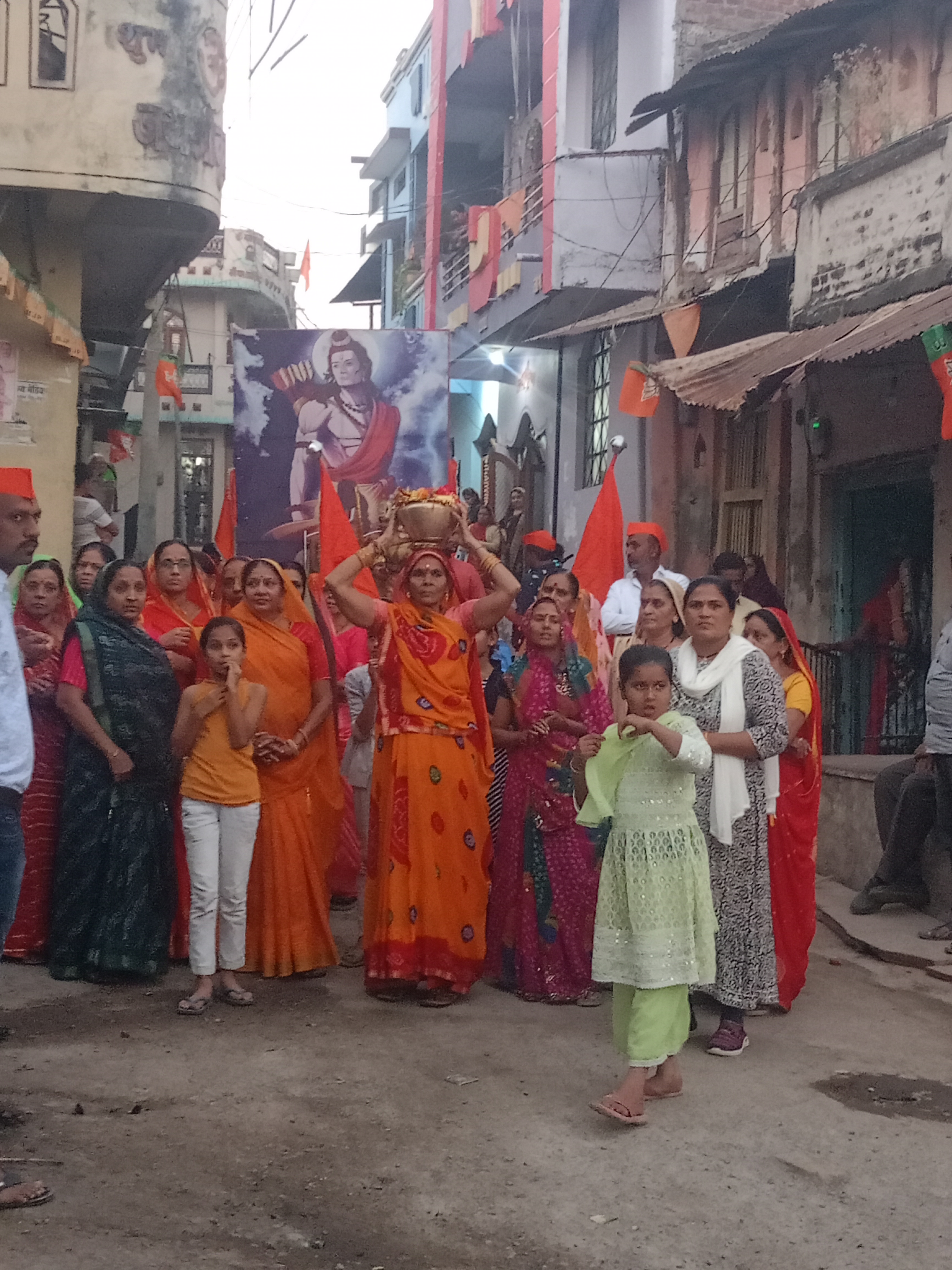 A procession of the revered Akshat Kalash from Ayodhya was taken out in ...