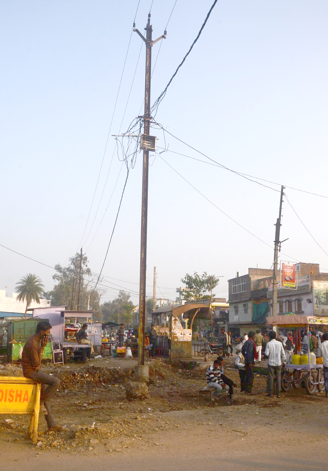 The base of the pillar became weak after road digging | सड़क खुदाई के ...