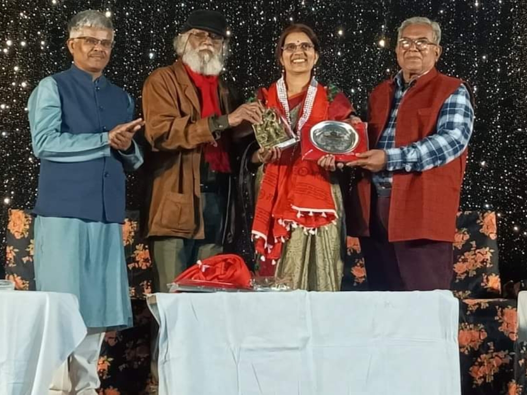 Alka Pathak received National Youth Abhyudaya Award in Ujjain | आष्टा ...