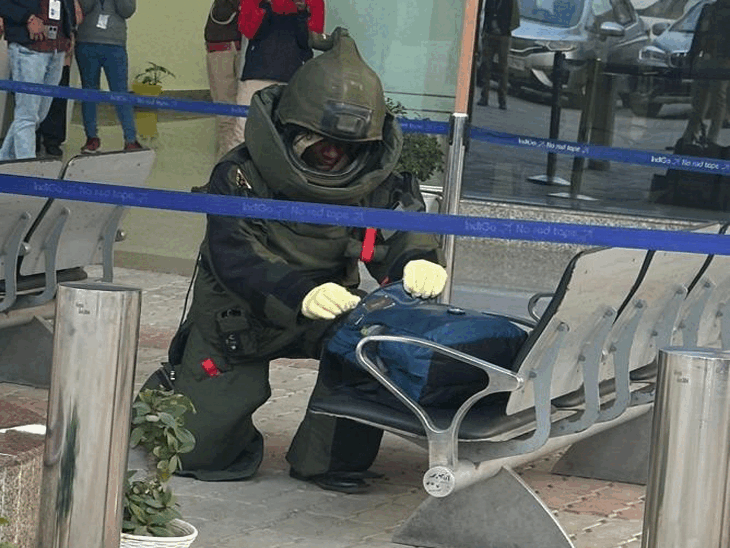 Panic due to information about bomb at Gorakhpur airport Bomb found in ...