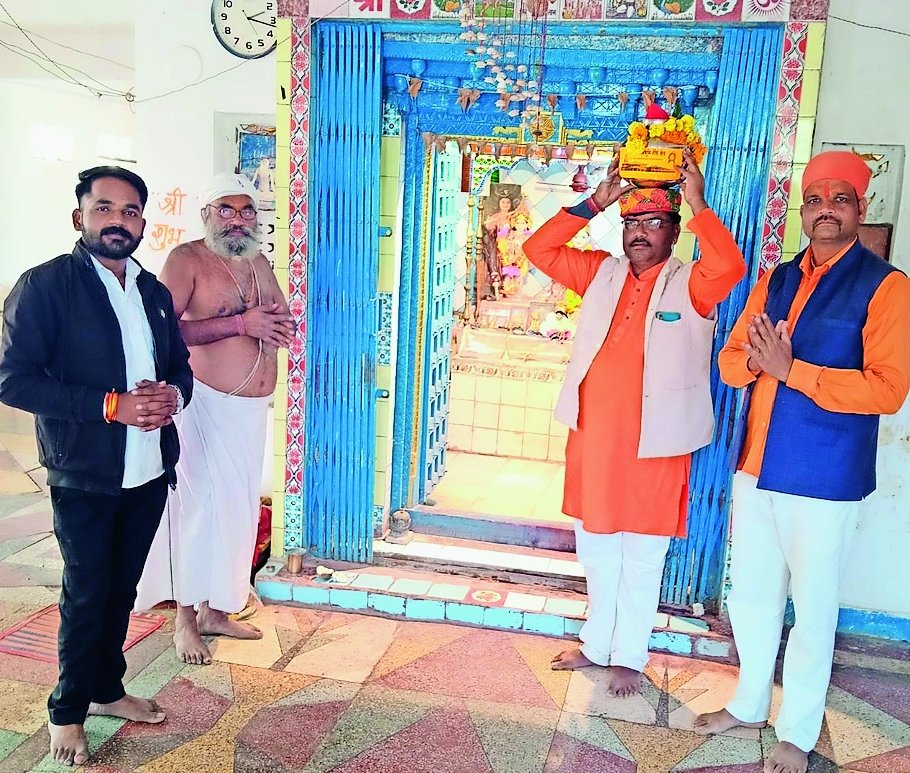 Worshiped Akshat Kalash Yatra welcomed from home to home | पूजित अक्षत ...