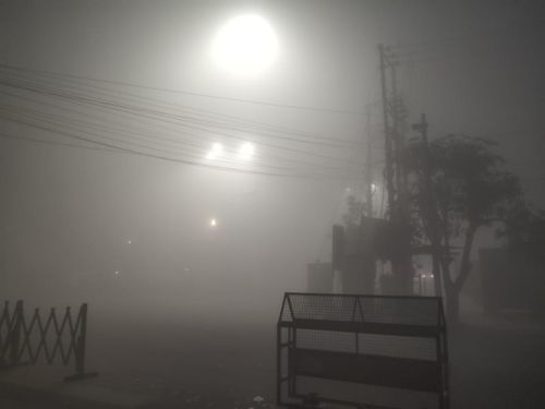 Dense fog in Lucknow, Agra, Prayagraj | यूपी में 2 दिन घने कोहरे का रेड ...