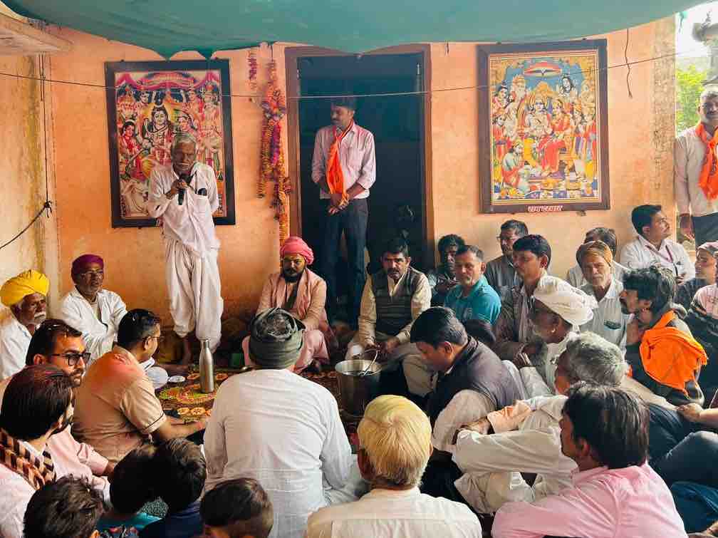 Akshat Kalash worshiped from Ayodhya reaches Karoti village | अयोध्या ...