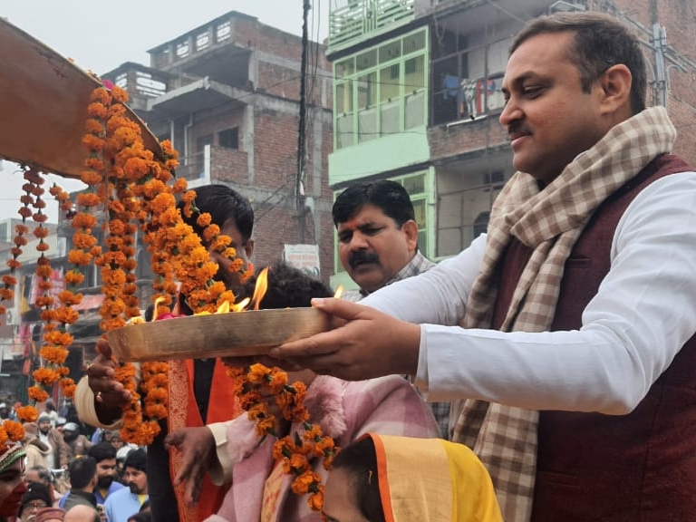 Akshat Kalash was worshiped with proper rituals