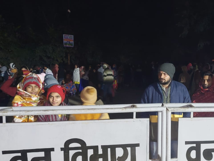Craze for nature safari... lines forming at night itself | नेचर सफारी ...