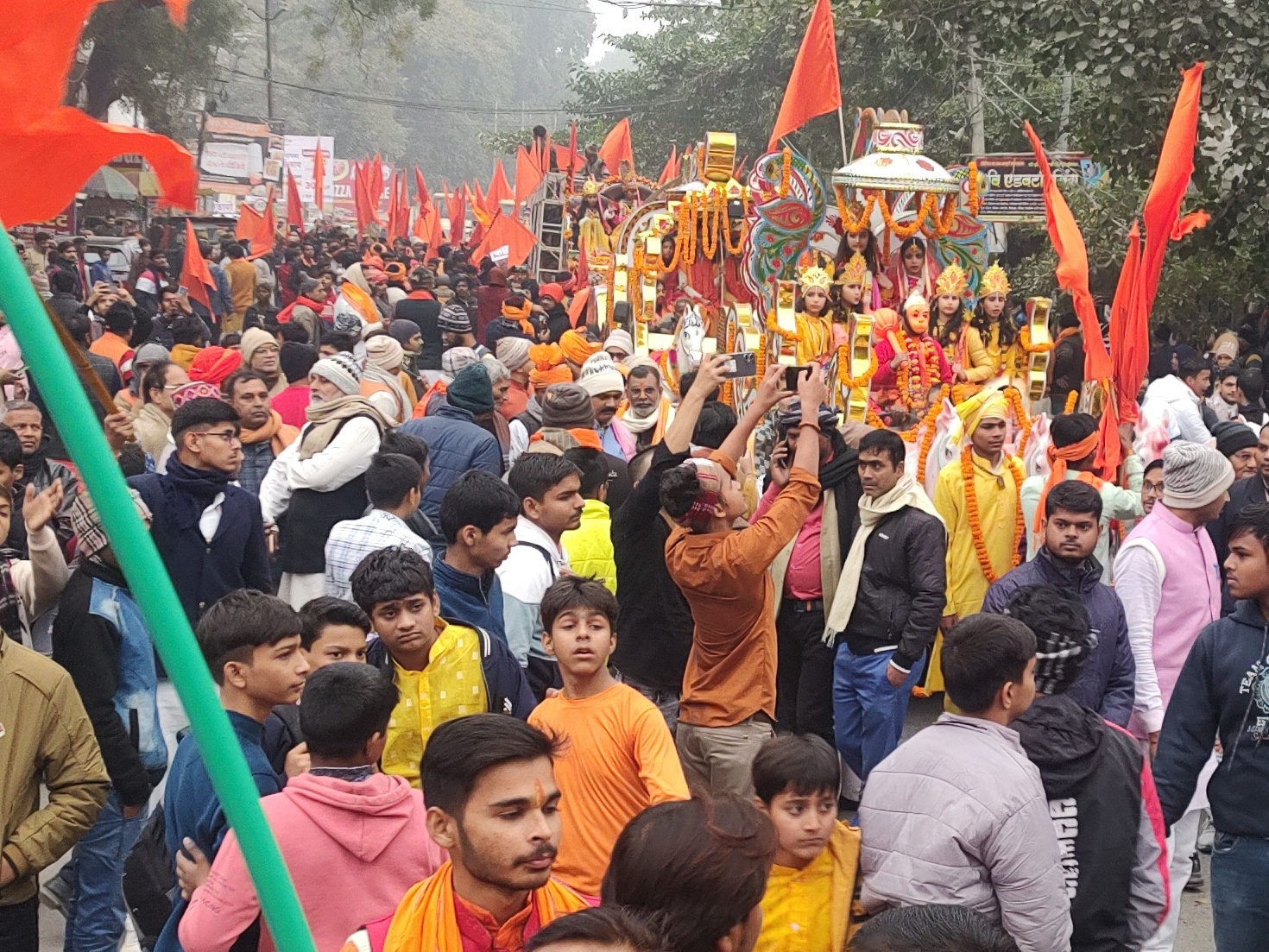 Worshiped Akshat Kalash Yatra started in Ballia | बलिया में निकली पूजित ...