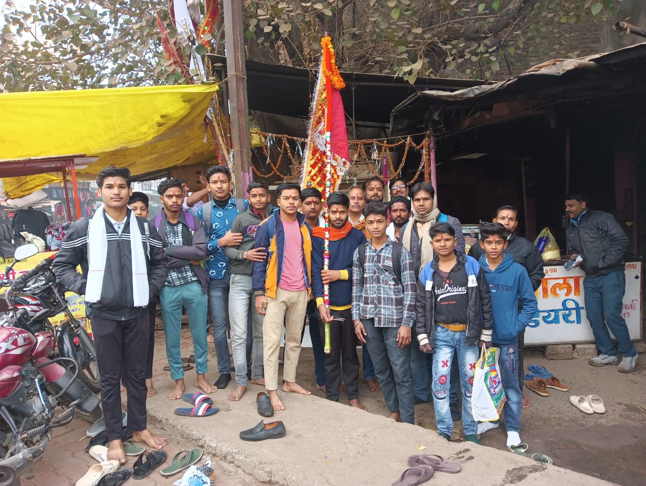Devotees set out on foot to hoist the flag at Shri Khamkheda Balaji ...