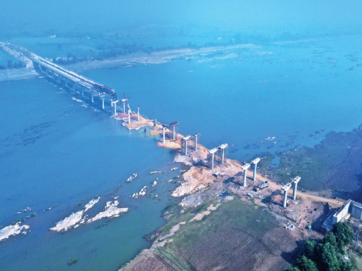 720 meter long two-lane bridge on Narmada will be ready in 2024 | इंदौर ...