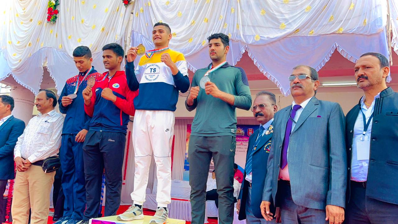 Yash won gold medal in boxing in Maharashtra | यश ने महाराष्ट्र में ...