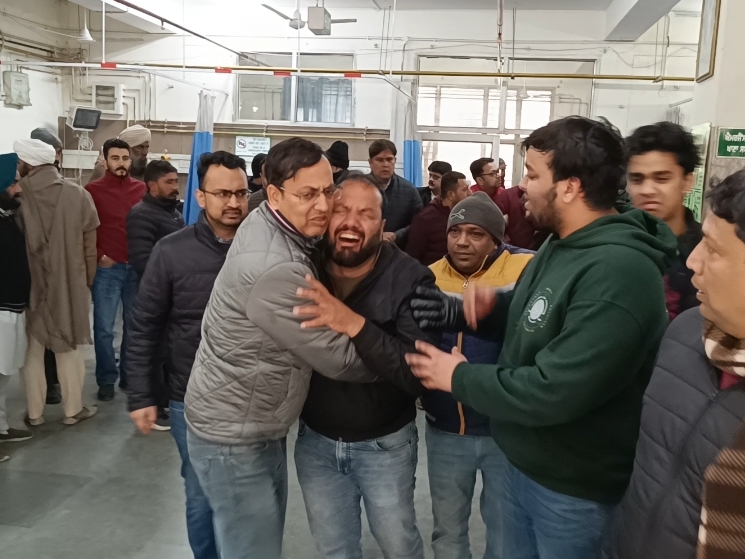 Mansa Car overturned One dead, 3 injured | मानसा में संतुलन बिगड़ने से ...