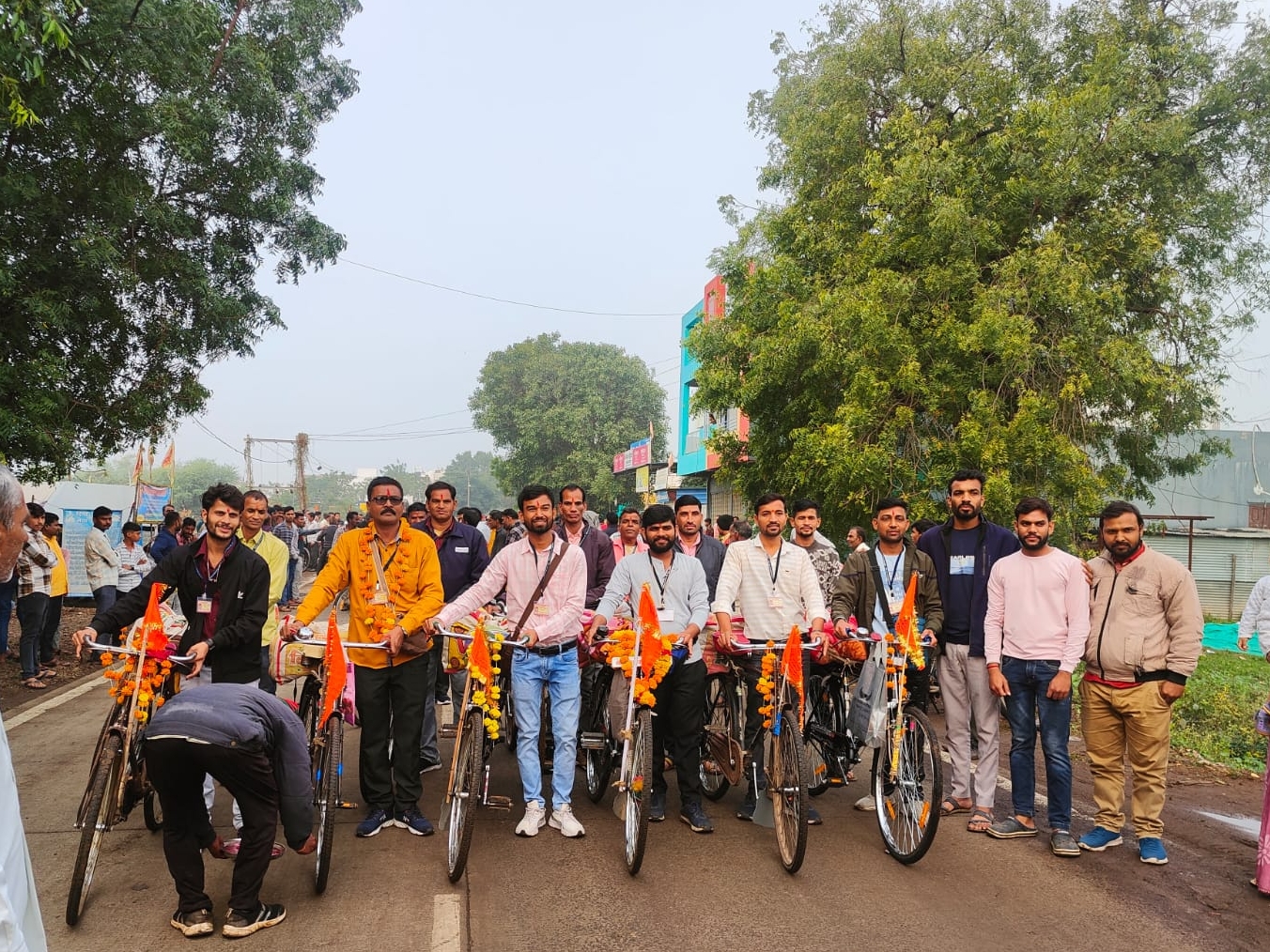 Astha Cycle Yatra started from Dhamnod | धामनोद से निकली आस्था साइकिल ...