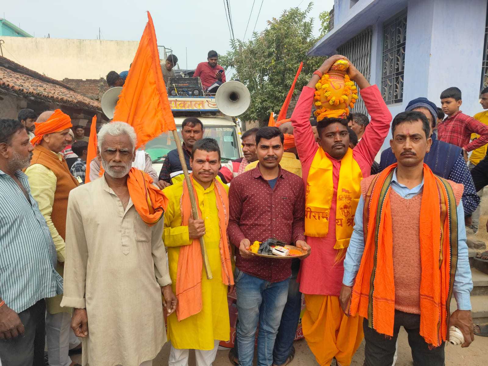 A tour of Akshat Kalash Yatra from Ayodhya was conducted. | अयोध्या से ...