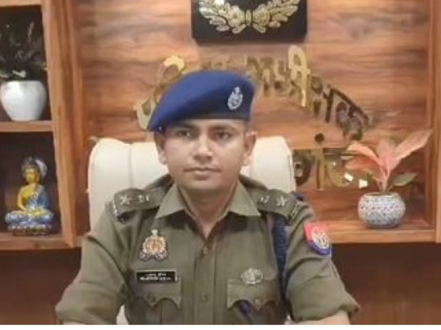 SP reached the police station as a complainant in Maharajganj ...