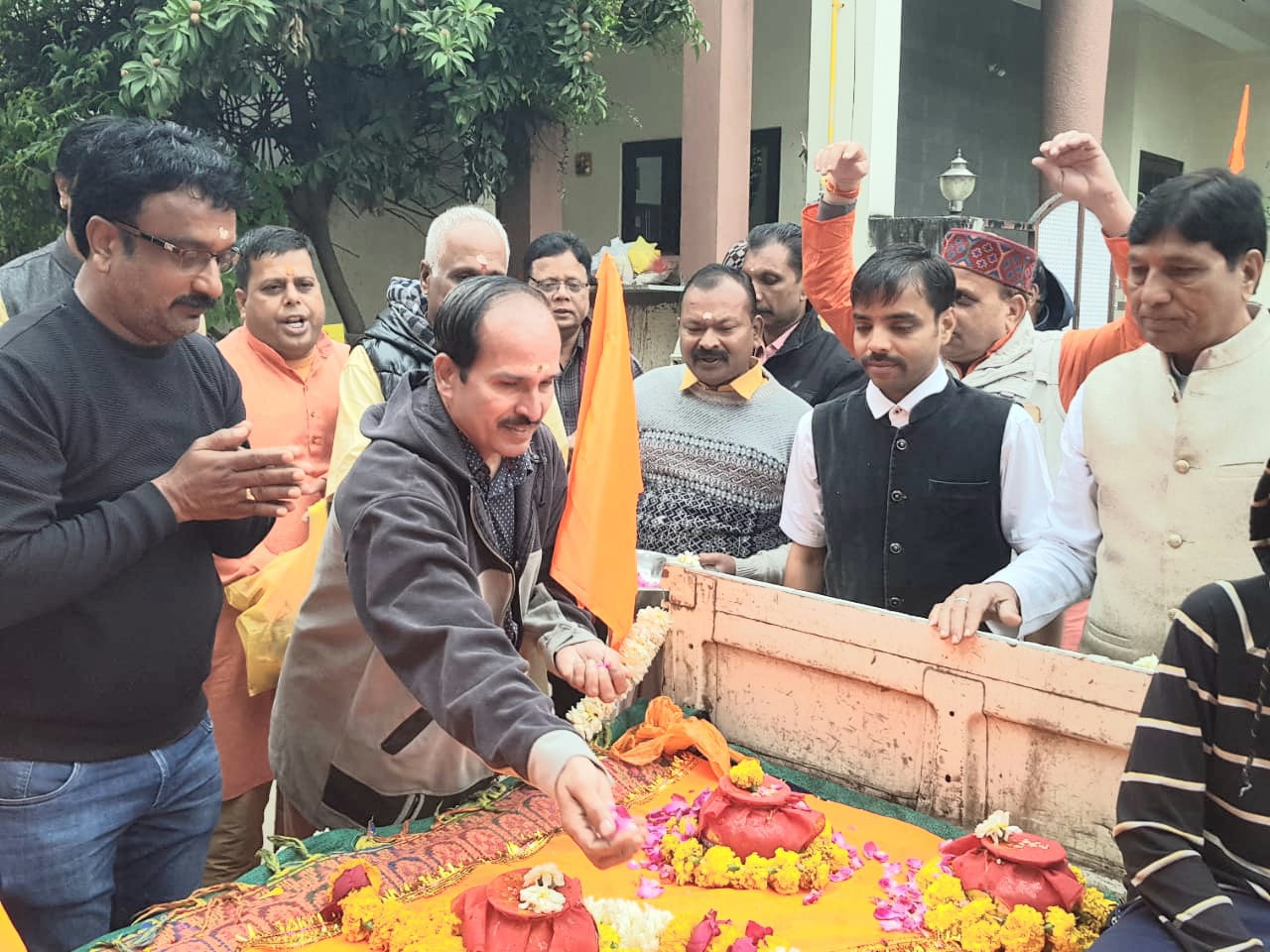 VHP's Akshat invitation campaign in Indore | इंदौर में विहिप का अक्षत ...