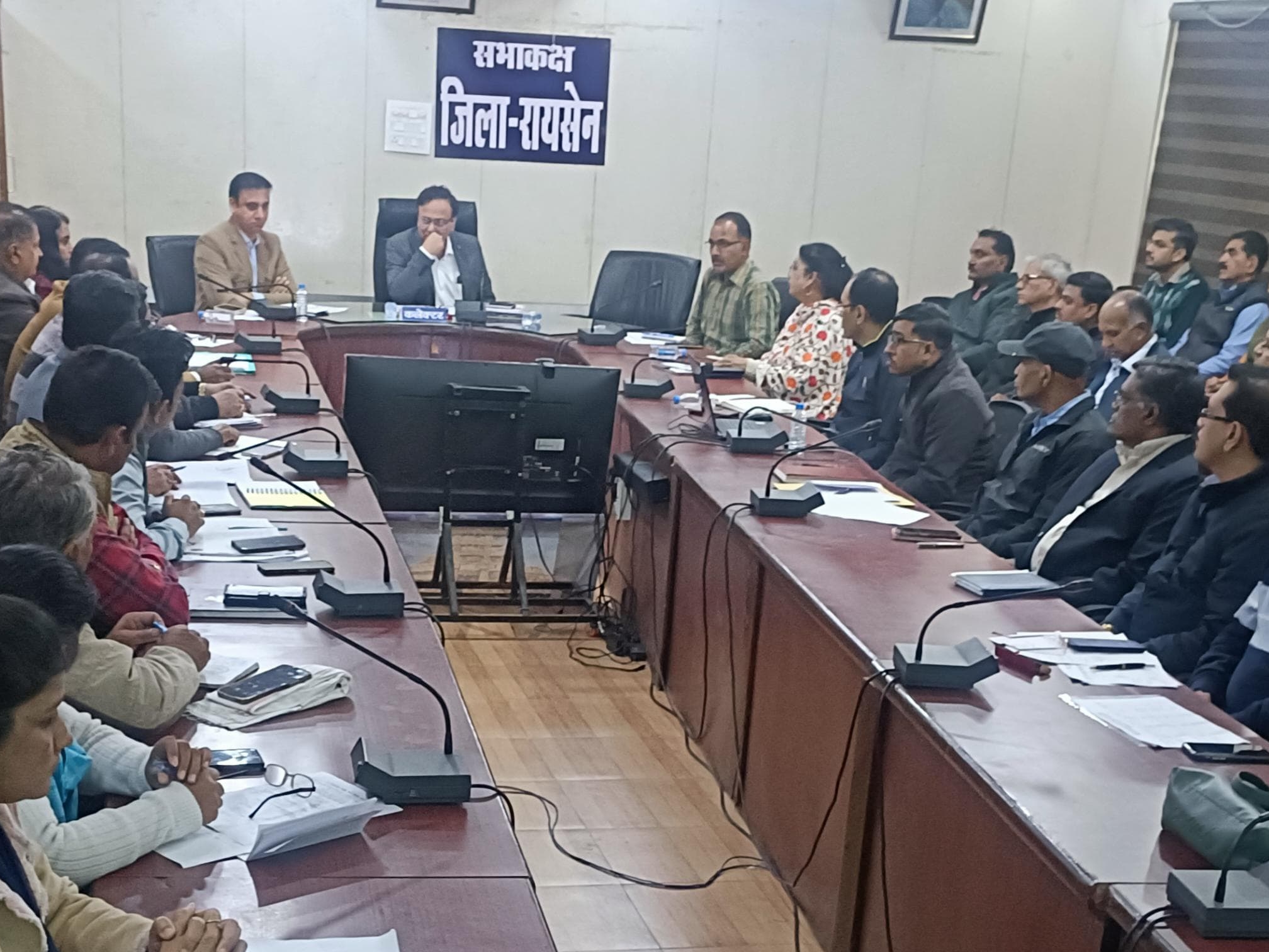 TL meeting held in Raisen, Collector said - Names of all officers and ...