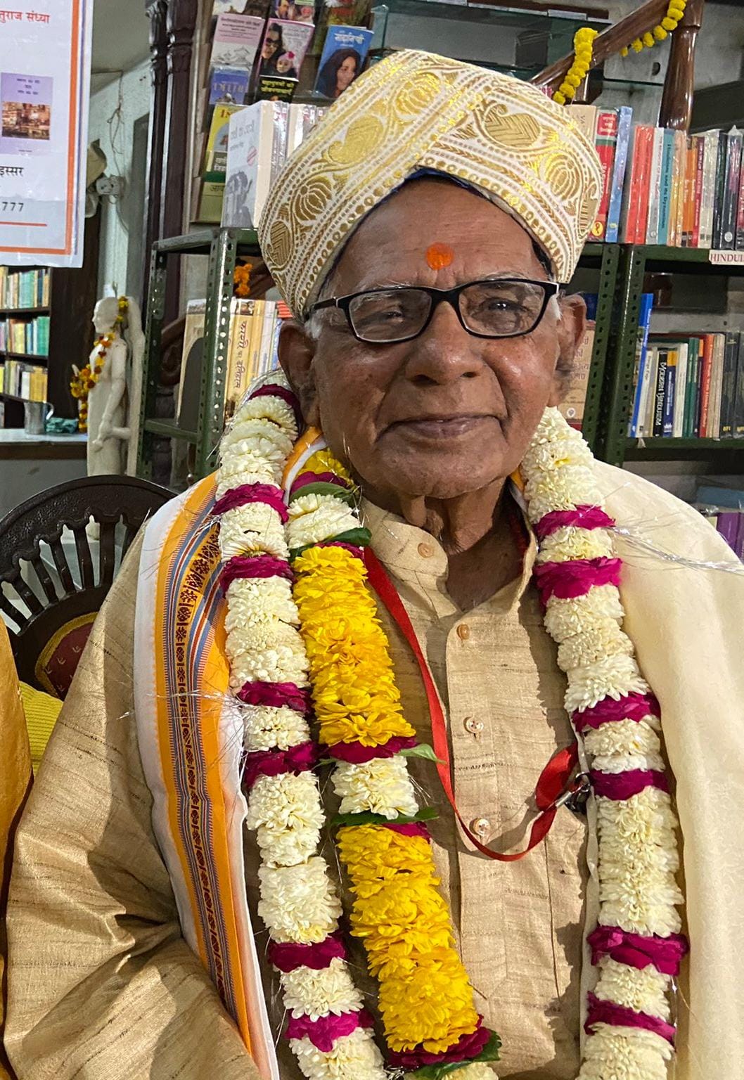 Hindi-Bhojpuri poet Hariram Dwivedi passes away | कवि पं. हरिराम ...